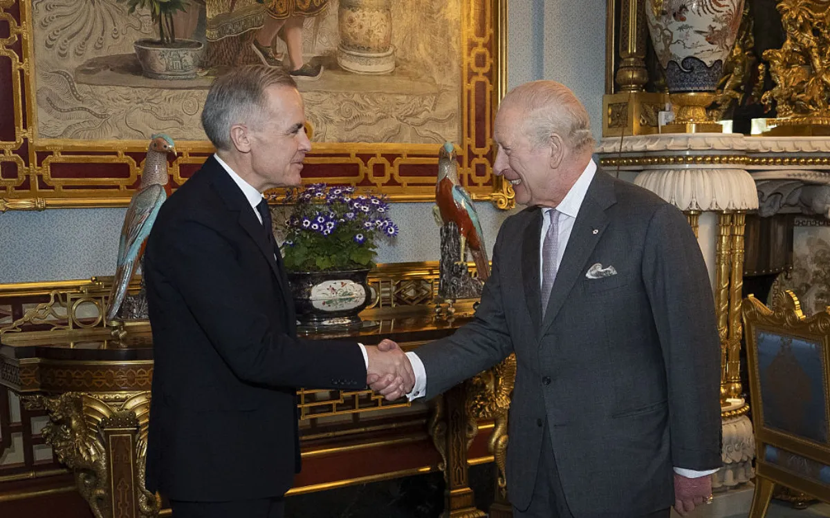 People Spot Something in Background of Mark Carney Photo with King ...