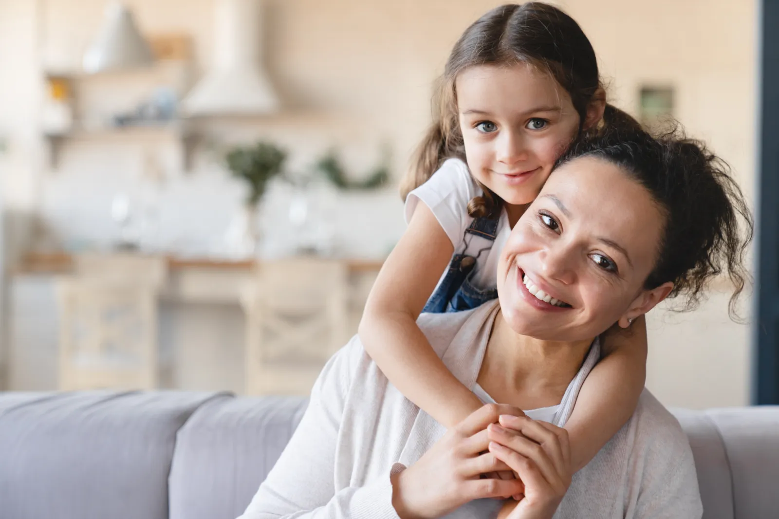 Mom Hiding Pregnancy Prepares 5-Year-Old for New Sibling, Tears at ...
