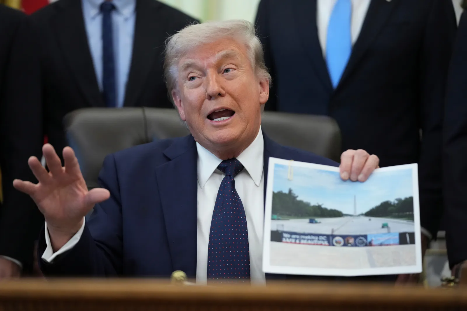 Trump Plans To Refurbish Lincoln Memorial That Obama Remodeled For $34m ...