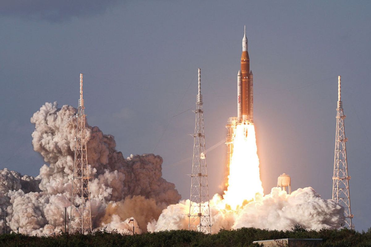‘Once in a Lifetime’: Passenger’s Artemis 2 View From Plane Goes Viral ...