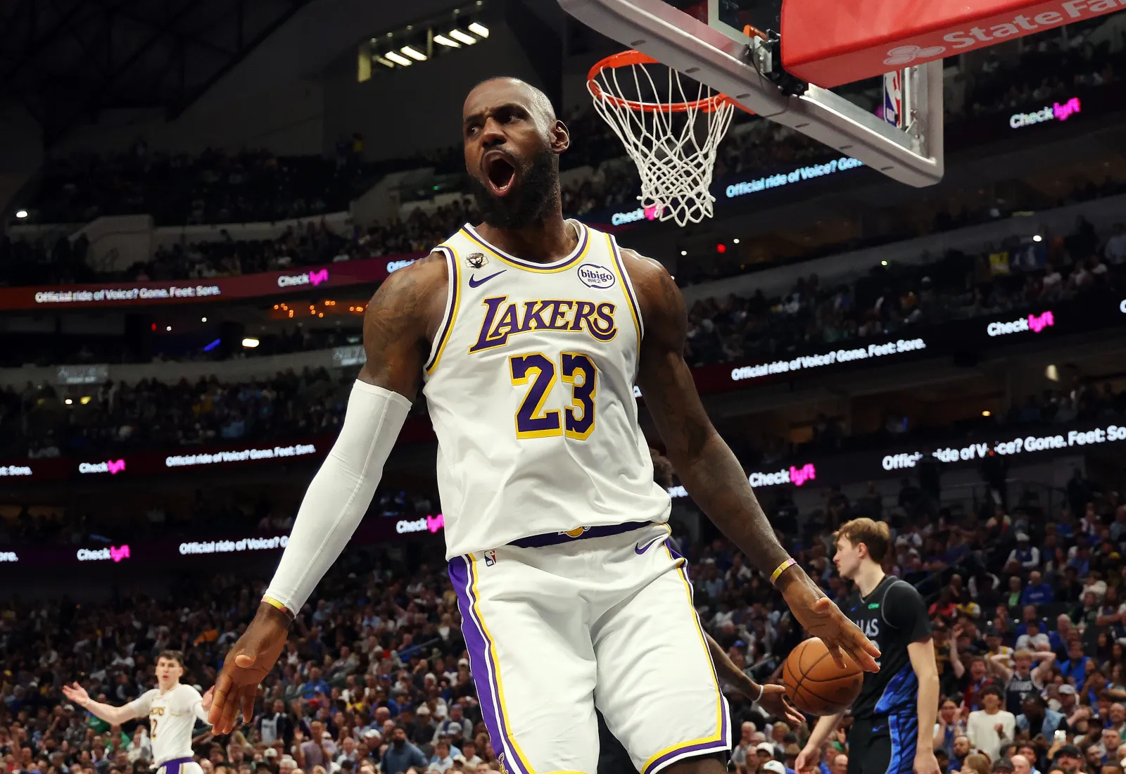 LeBron James’ Head-Turning Fan Interaction Caught on Video - Newsweek