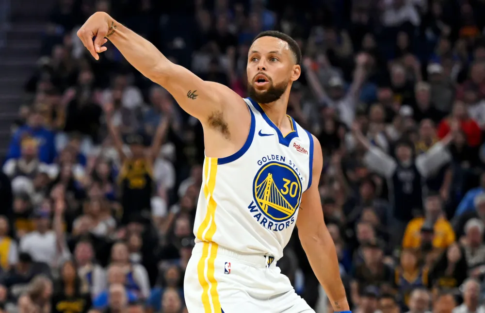 Warriors’ Steph Curry Passes Spurs Legend Tim Duncan With Latest ...