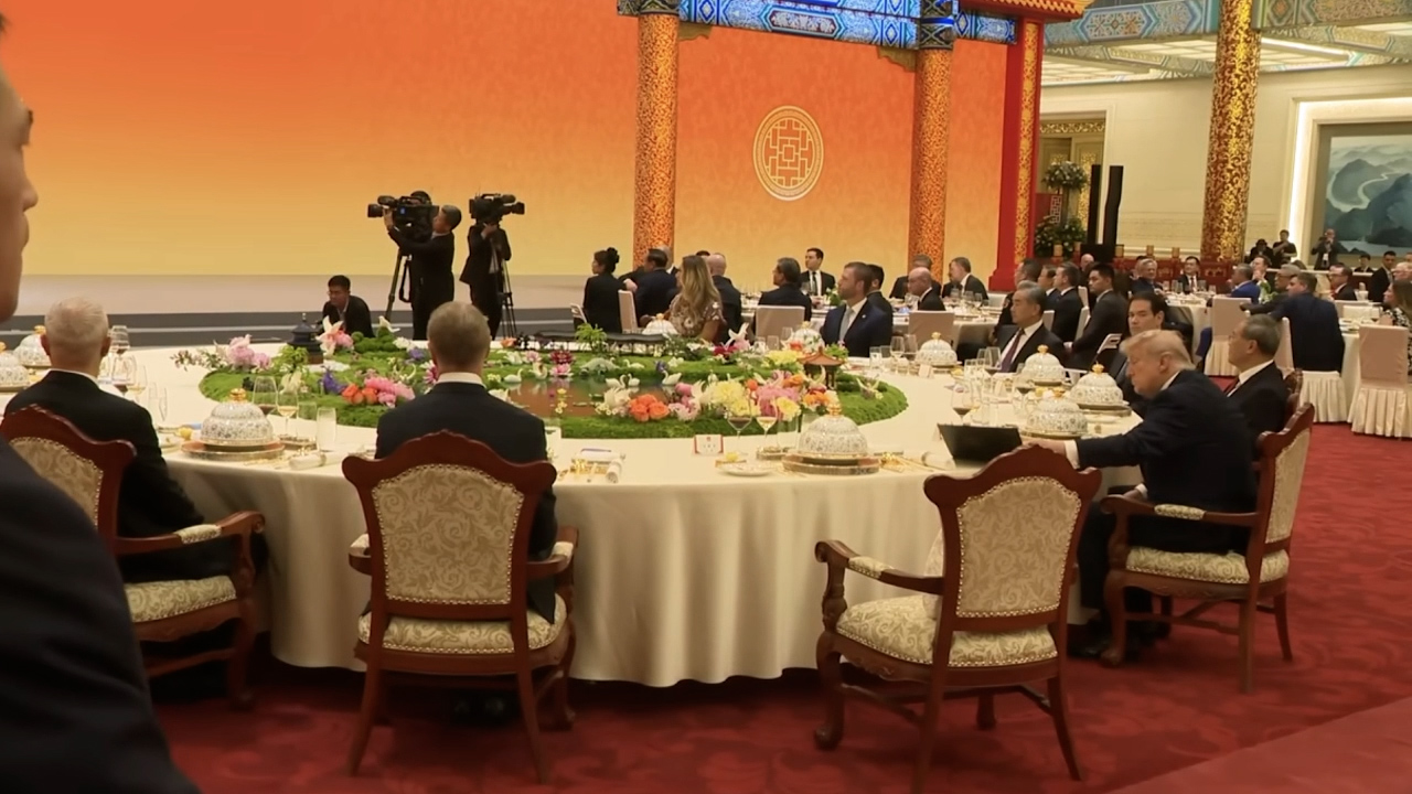 Fact Check: Did Trump Peek At XI's Notes In Viral Video? - Newsweek