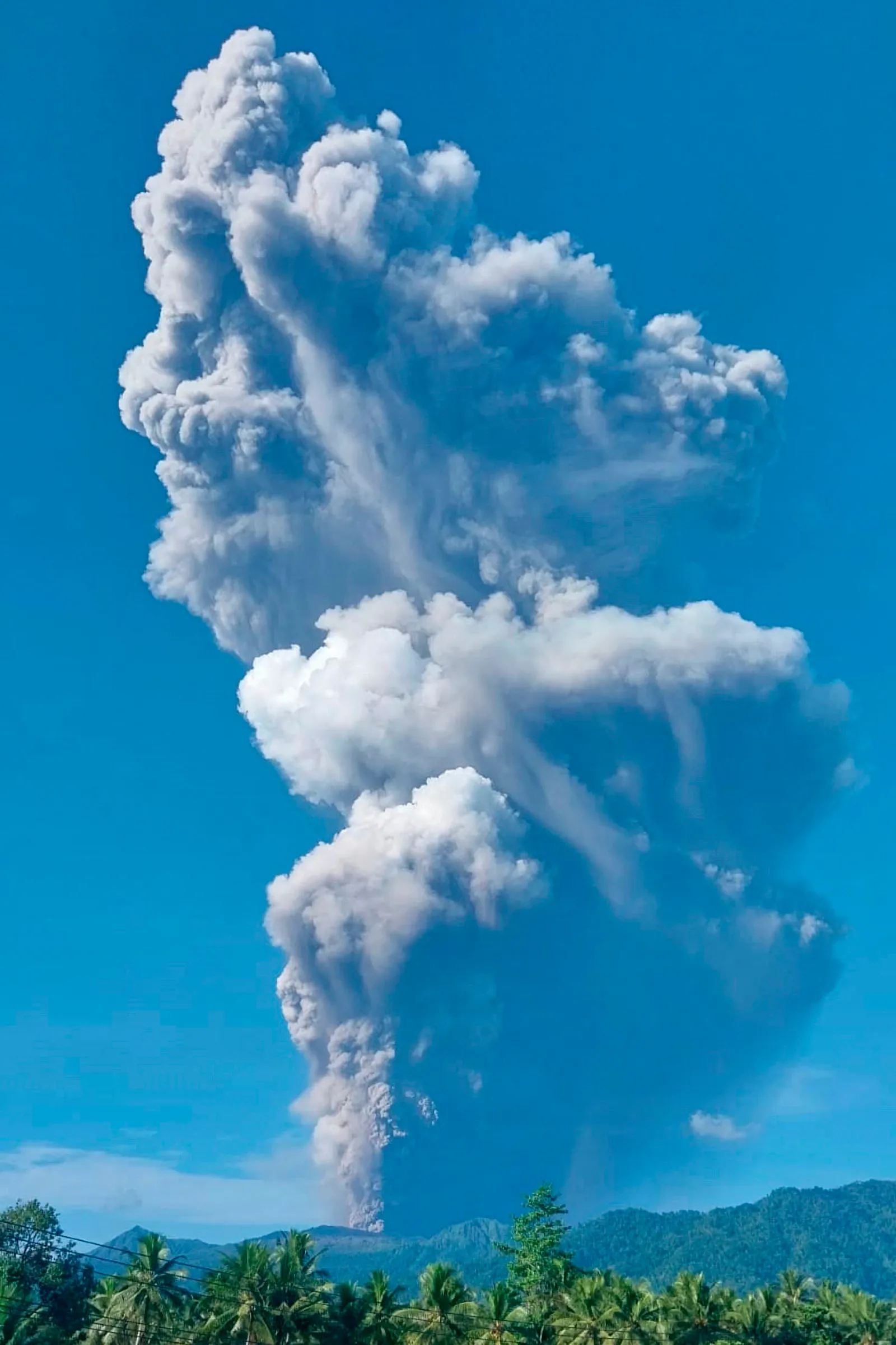 Bodies Found Holding Each Other After Volcano Eruption in Indonesia ...