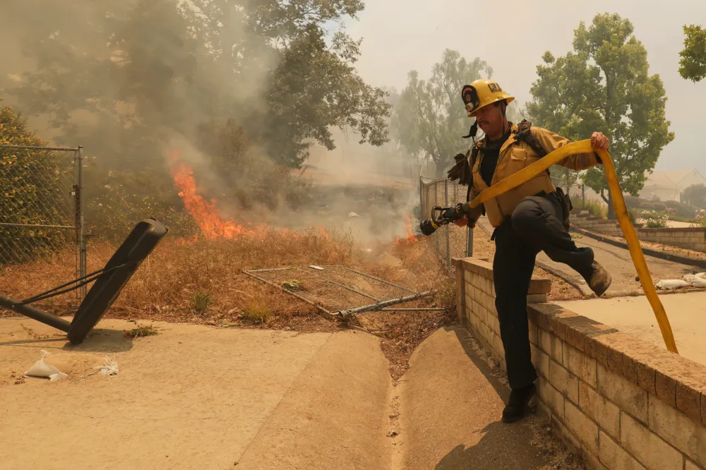 Simi Valley Evacuation Map as Over 1300 Acres Burn in Sandy Fire - Newsweek