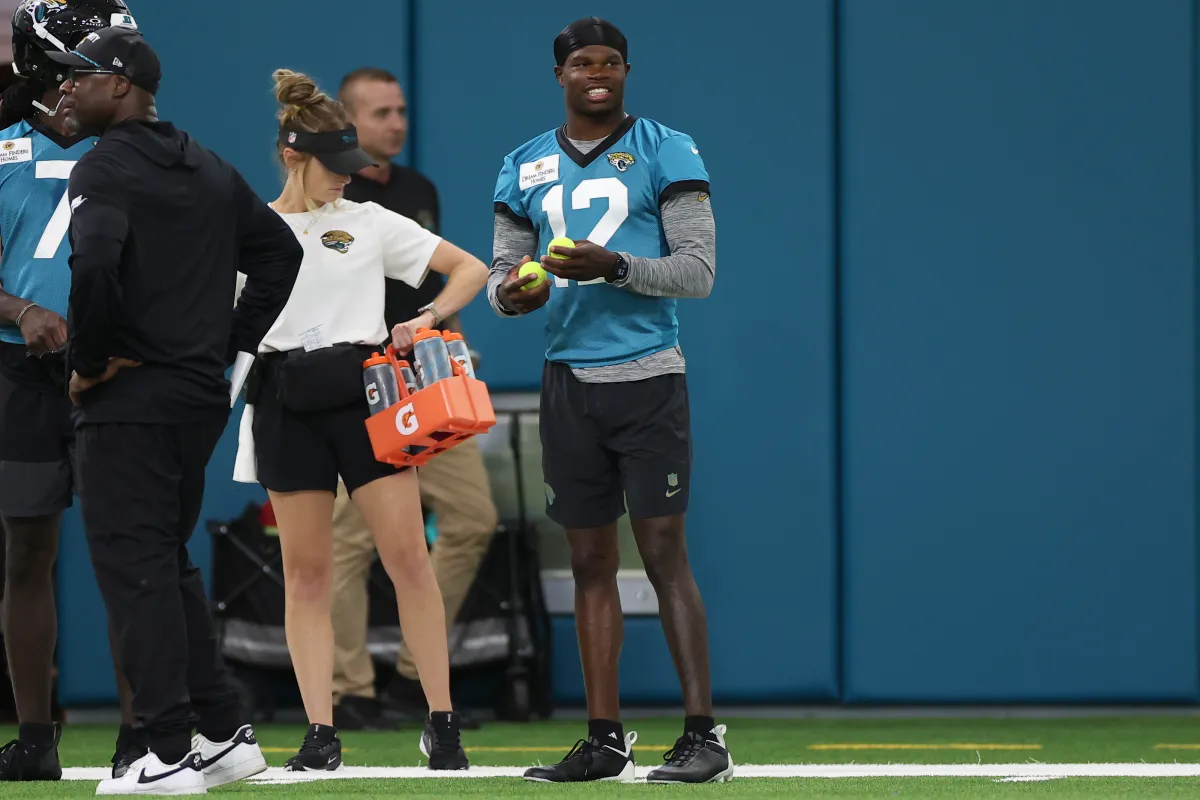 Travis Hunter Has Blunt Retort for Critics of Two-Way Play - Newsweek