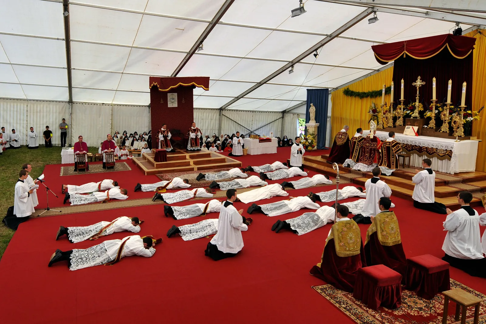 Catholic Group Warns Vatican It Has Arsenal of Ways to Defend ...