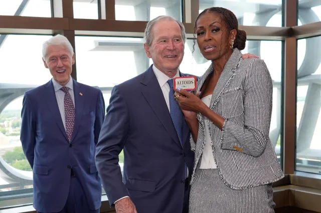 Michelle Obama Notes Barack's Nobel Peace Prize Win in Apparent Shot at ...