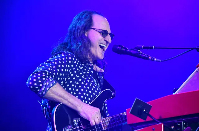 Rush Kicks Off First Tour in 11 Years, Honors Late Drummer Neil Peart ...