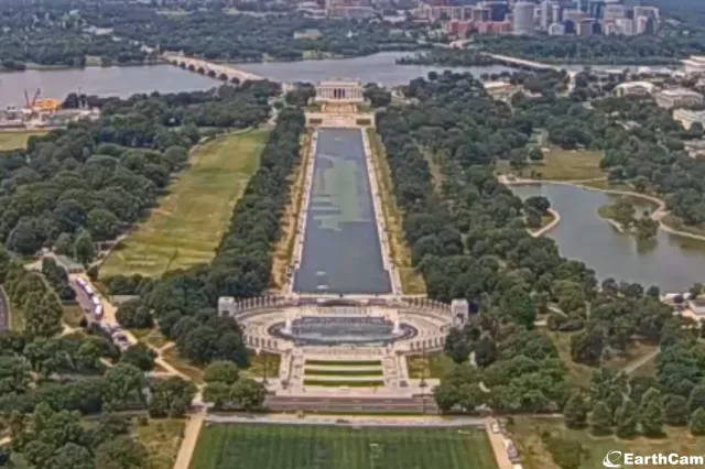 ‘Blue and Clear’—Reflecting Pool Appearance Shifts Again in New Images ...