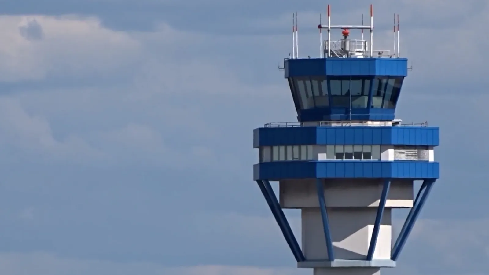 FAA Launches AI Tool, Ukraine Deploys Ground Robots, White House ...